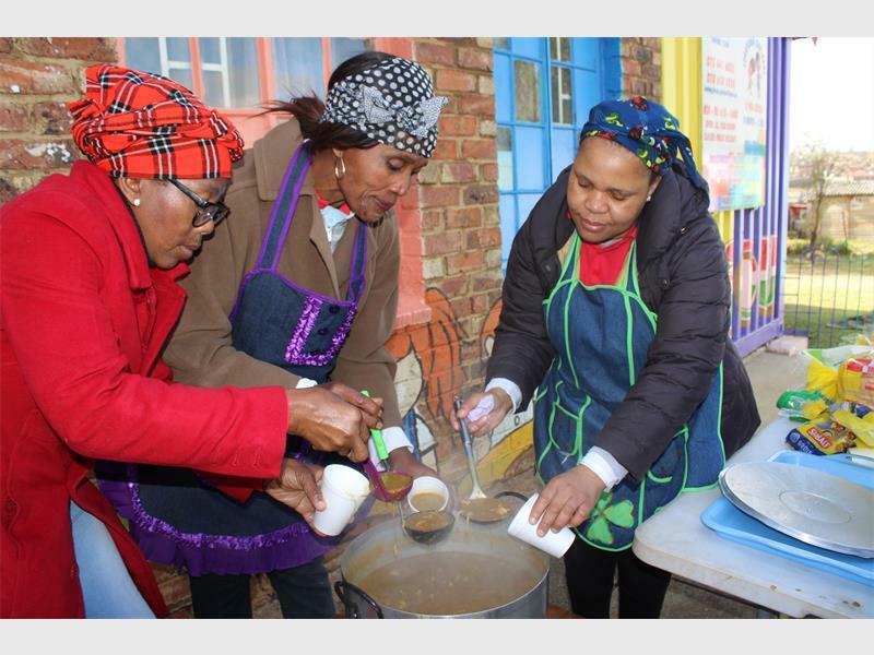 Centre’s soup kitchen feeds needy | African Reporter