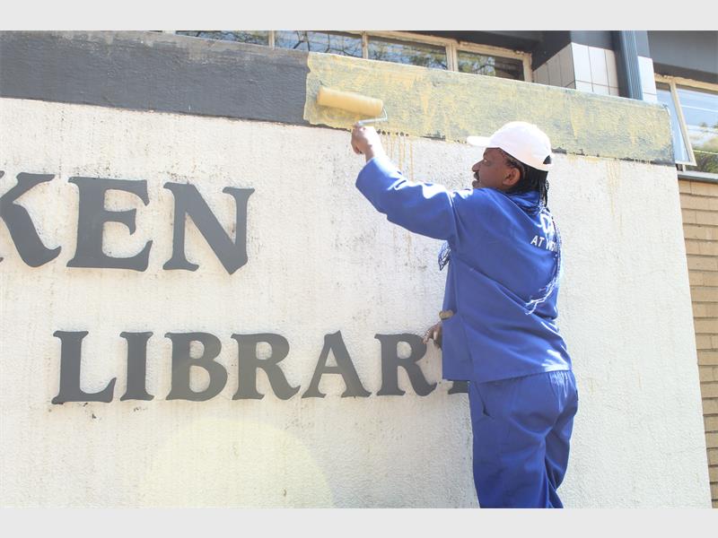 Book sale at Brackenhurst library | Alberton Record