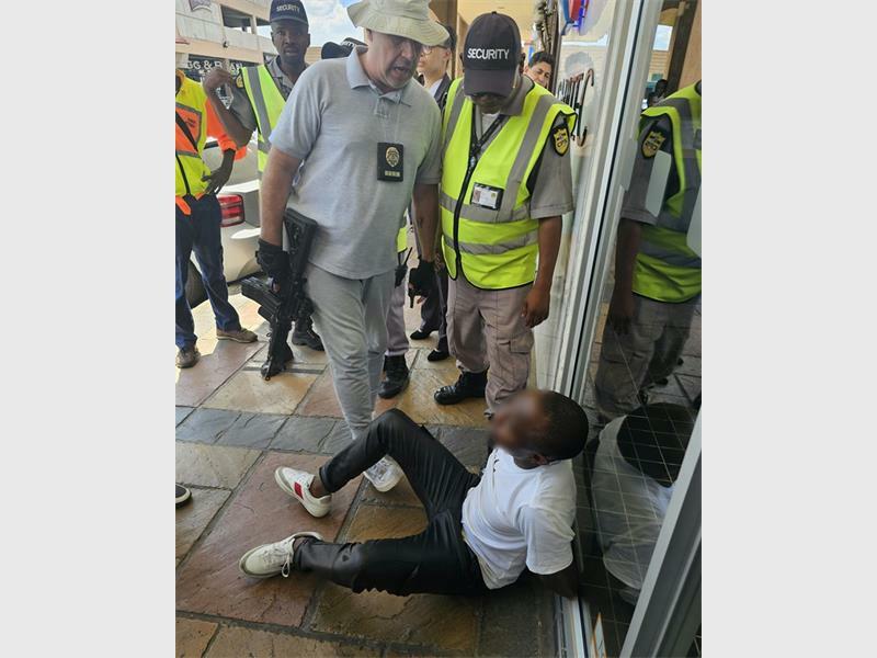 Scammer arrested at shopping centre in Brackenhurst | Alberton Record