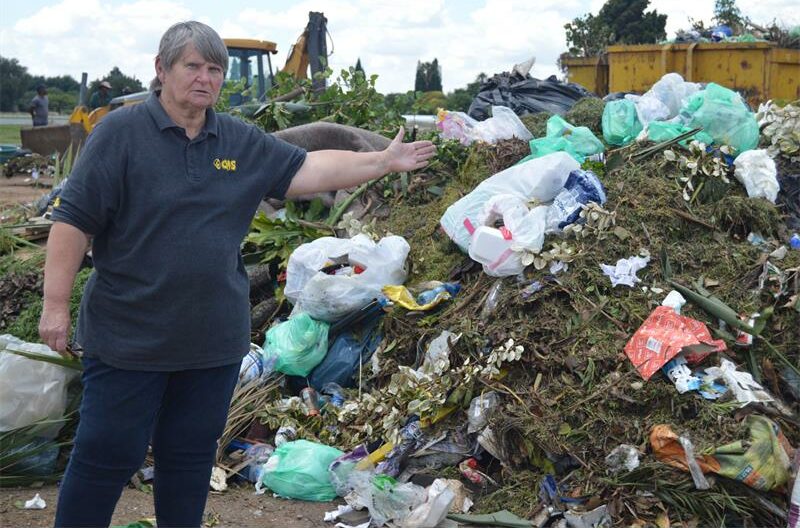 Waste thrown outside of dumping site affects residents | Boksburg ... Waste thrown outside of dumping site affects residents | Boksburg ...