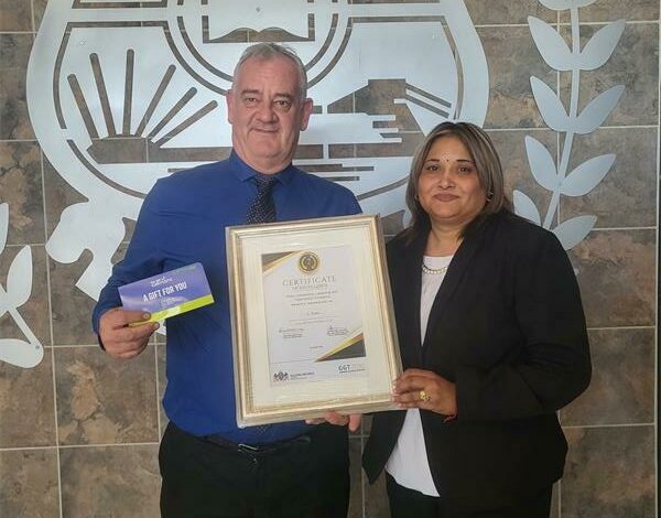 Principal flies Laerskool Goudrand school flag high | Boksburg Advertiser