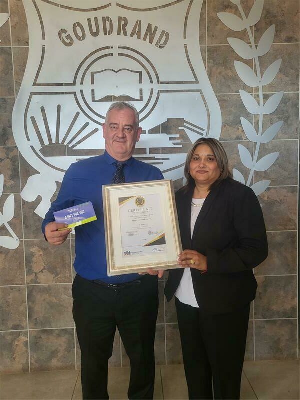 Principal flies Laerskool Goudrand school flag high | Boksburg Advertiser