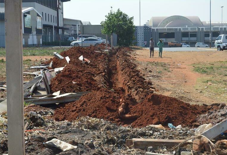 Metro demolishes a part of the wall used by criminals to hide in Jensen ...