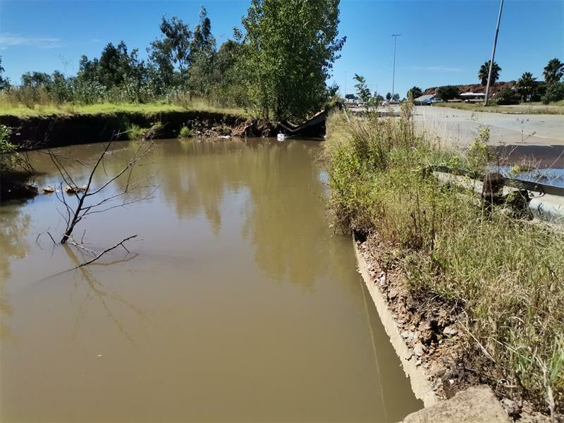 VIDEO: Process to repair Rondebult Rd sinkhole remains static ...