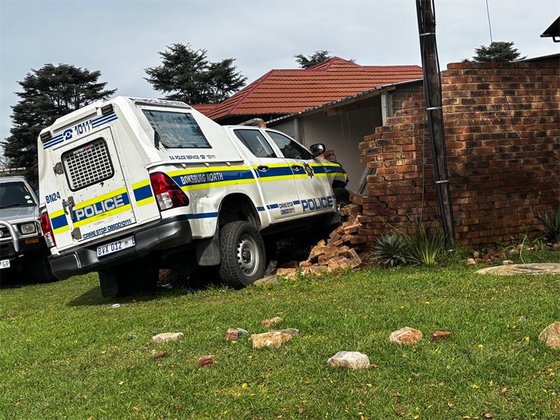 Police van crashes through wall in Boksburg North | Boksburg Advertiser