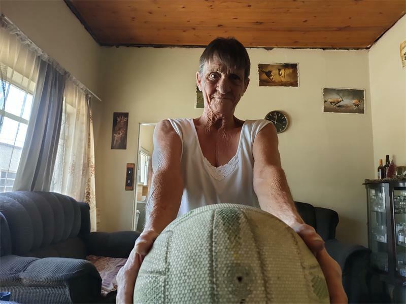 Tannie Mart speel al 60 jaar ringbal, hoop vir nog jare | Brakpan Herald