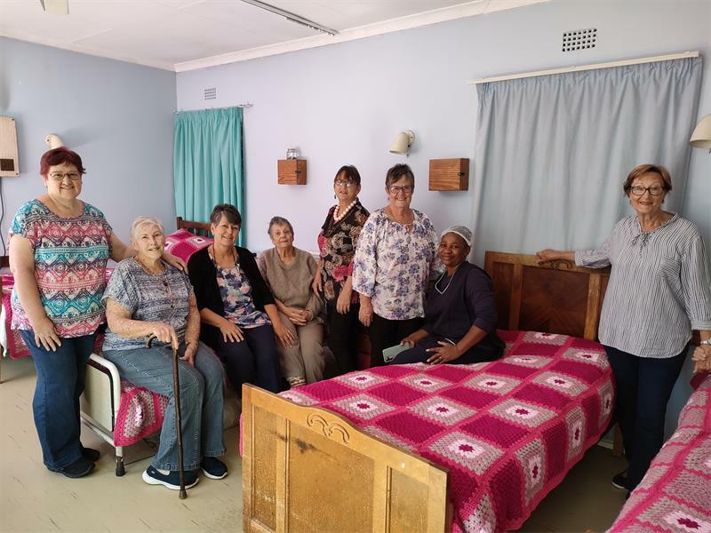 Eventide receives more blankets | Brakpan Herald