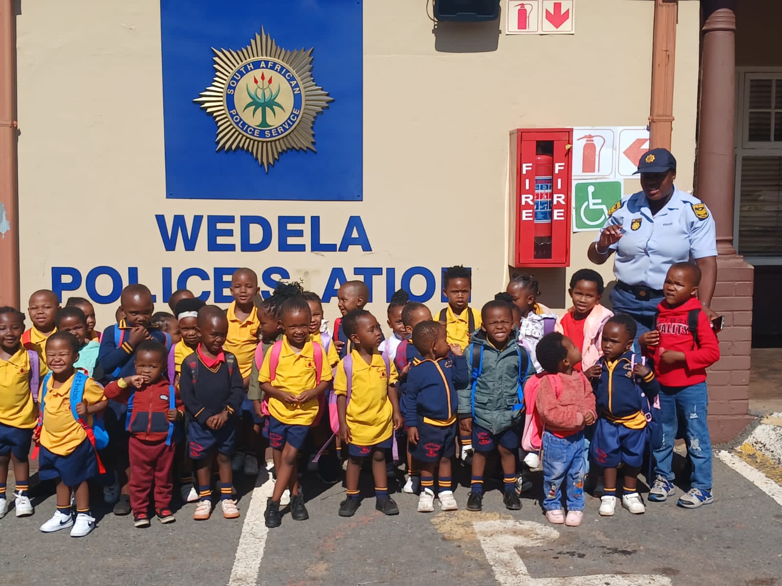 Little ones visit Wedela police | Carletonville Herald