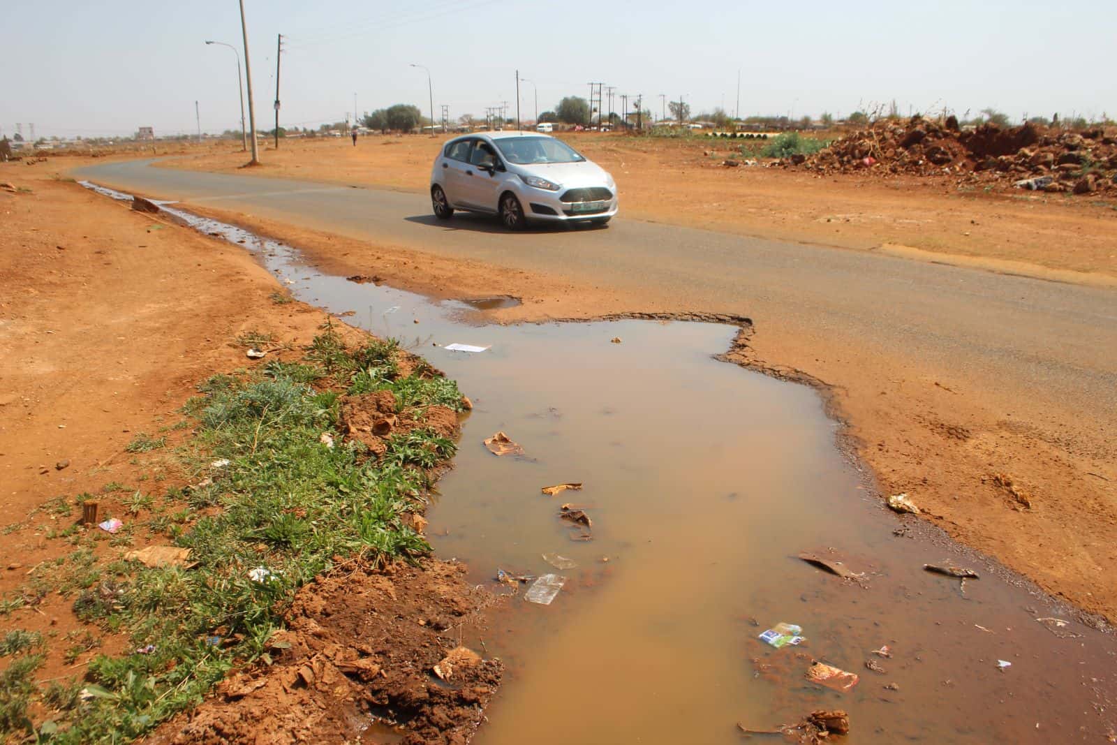 Ongoing leak damages road | Carletonville Herald
