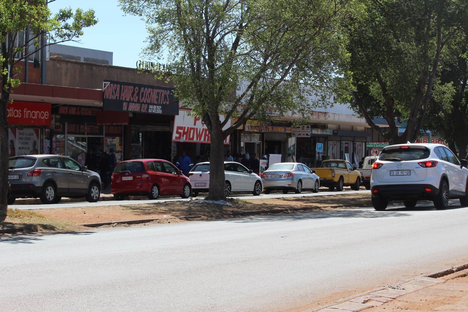 Armed robbers target Carletonville store | Carletonville Herald