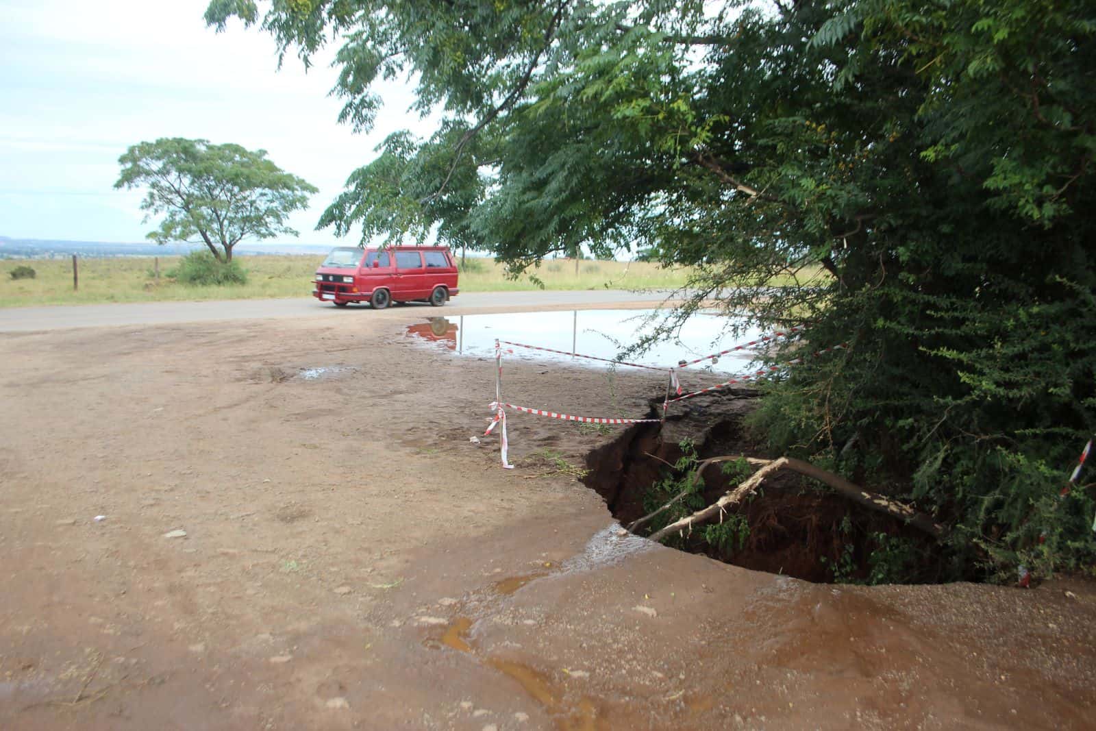 New sinkhole next to R500 road | Carletonville Herald