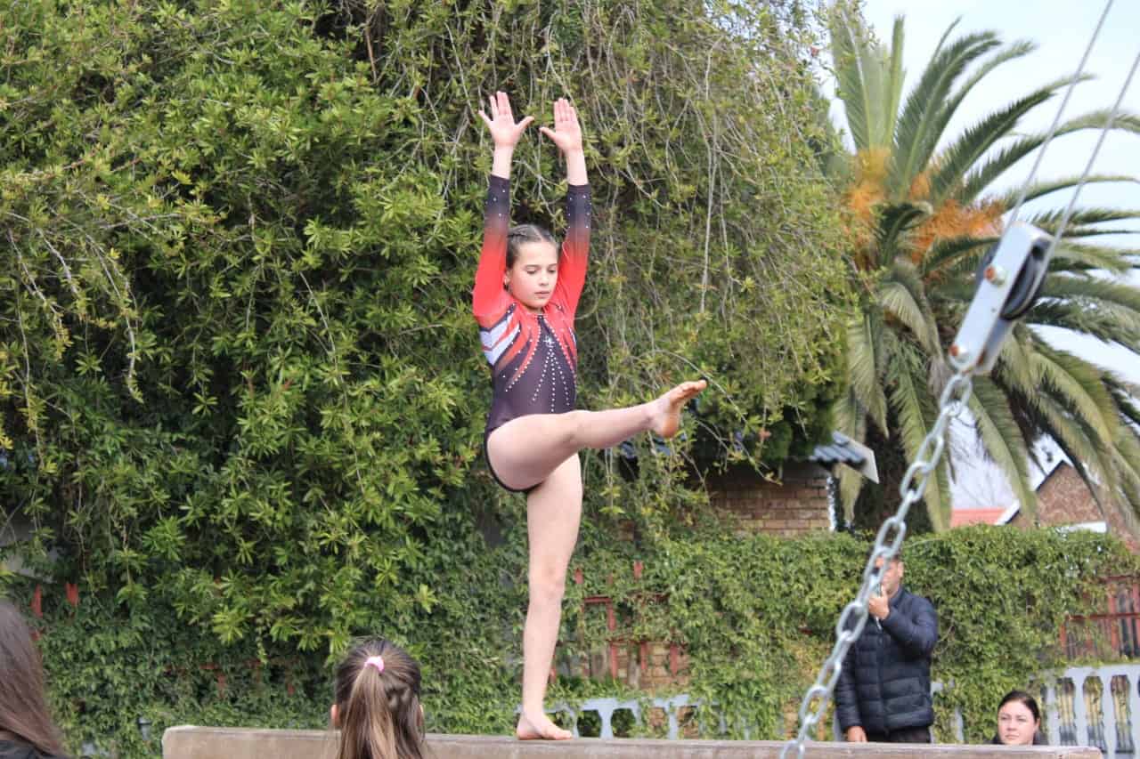 Losberg gimnaste skitter tydens interne kompetisie in Fochville ...