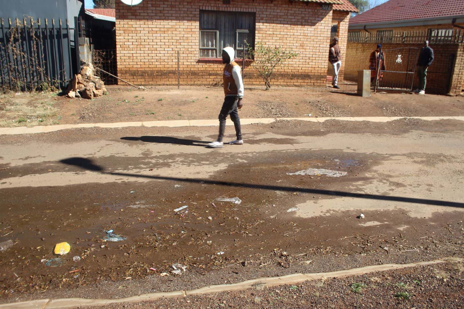 Khutsong sinkhole crisis to worsen as water leaks go unrepaired by ...