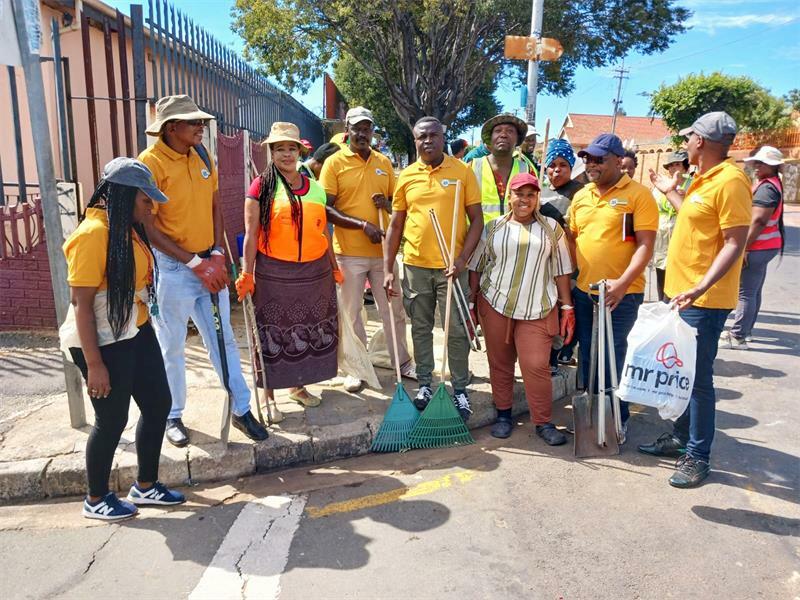 Booysens clean-up gets underway | Comaro Chronicle