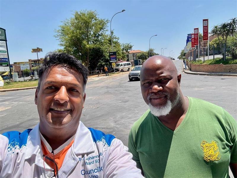 Ward 93 councillor cleans up the streets of his ward | Fourways Review
