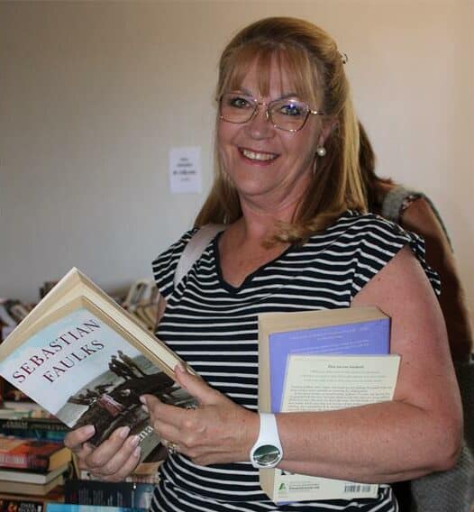 Community gathers for FOOLS' R10 book sale | Fourways Review