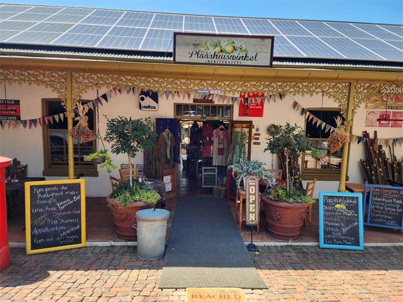 PRONTUIT: Ek lewe vir my medemens en my dorp vertel Melinda ...