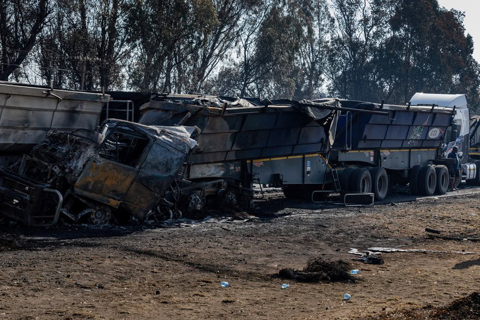 GALLERY - Fatal pile-up on N2 near Camden Power Station | Highvelder News
