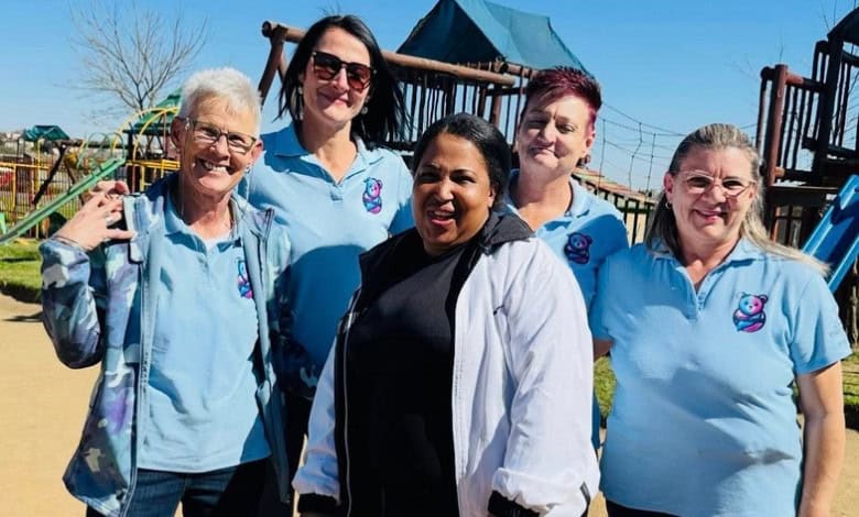 Ermelo Kare Bearz donates beanies and toys to Day Care Center ...