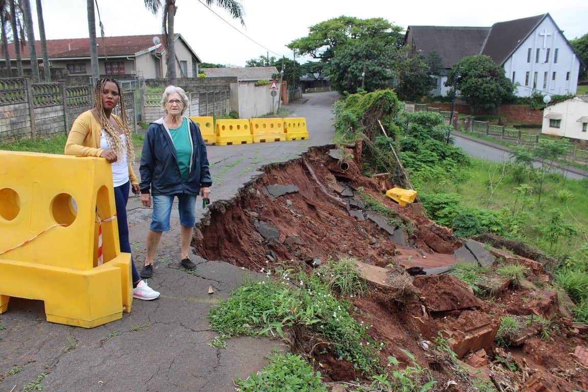 Seaview residents despair over road collapse | Highway Mail