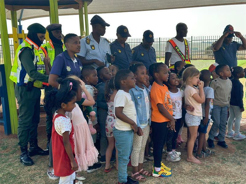 Local school gets visit from SAPS | Kempton Express