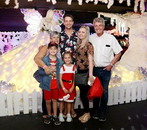 Kempton family enjoy Christmas lights | Kempton Express