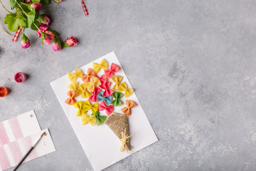 Help your child make a pasta flower craft - Lowvelder