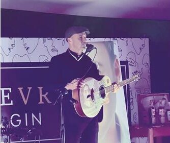 Jakkie Louw wows fans Windpomp | Lowvelder
