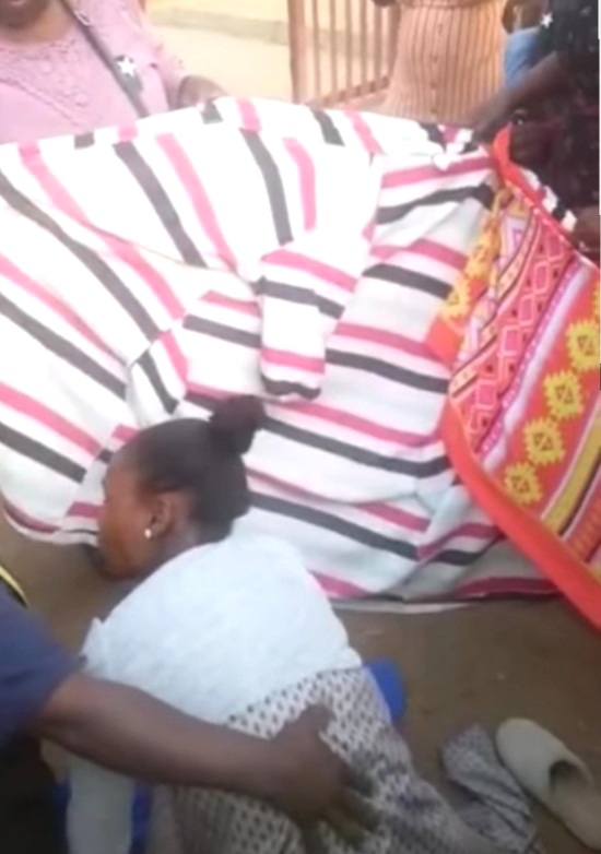 Young woman gives birth outside Burgersfort Clinic | Lowvelder