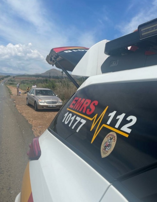 Two workers fall off bakkie near Spitskop, Dullstroom Road, bakkie ...