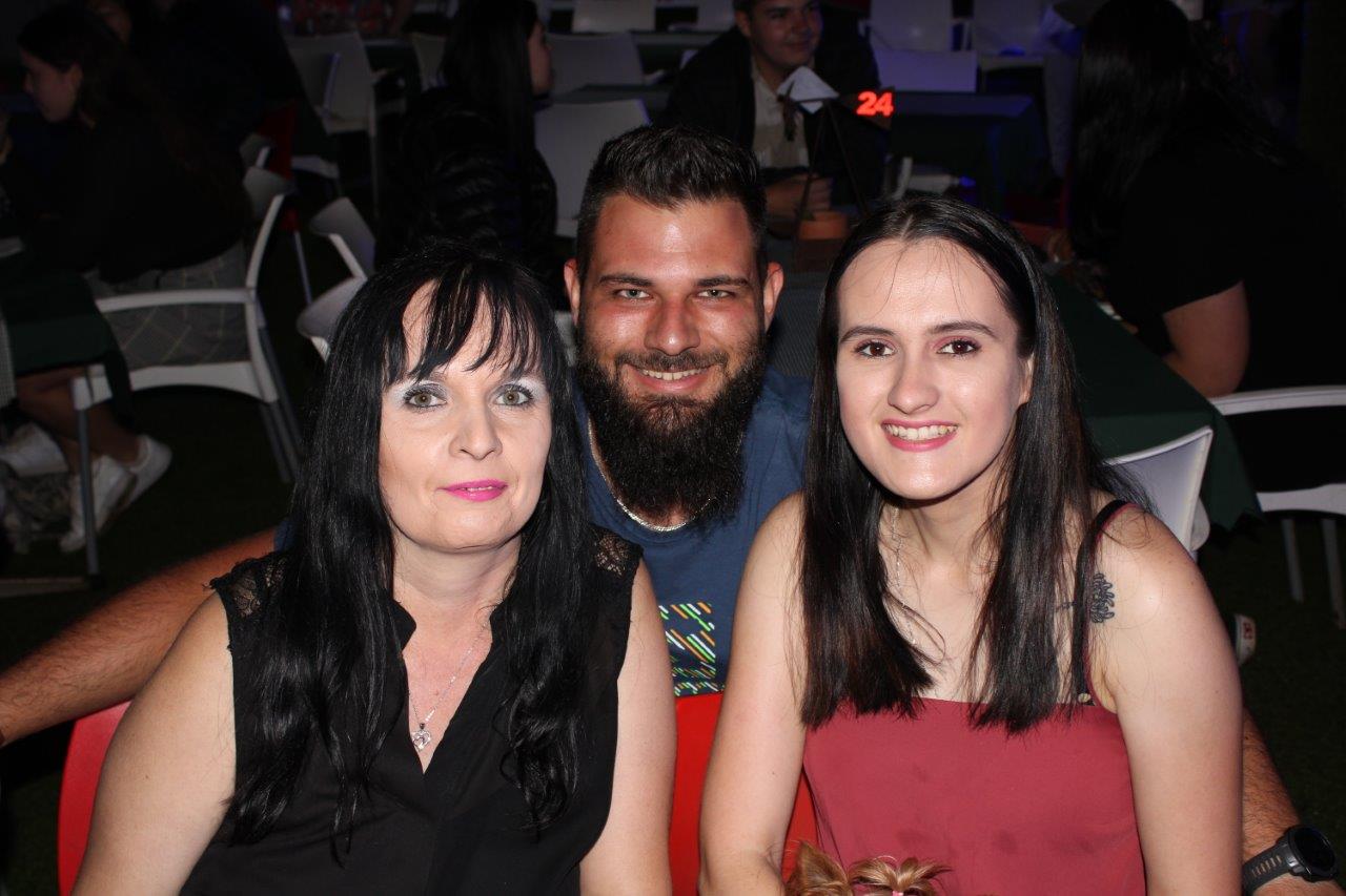 Die Windpomp verwelkom kunstenaar ná storm in Witrivier | Lowvelder