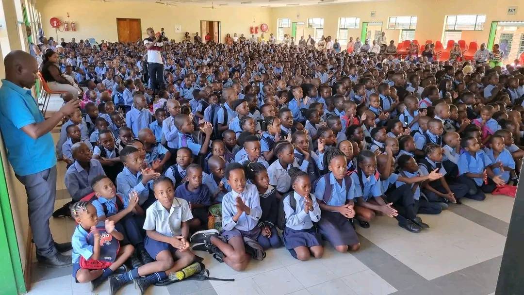 Premier monitors first day of school in Tubatse | Lowvelder