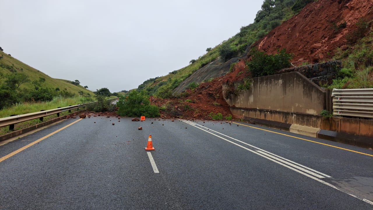 Heavy rain and rockfall cause parts of N4 to close | Lowvelder