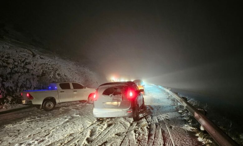 Snow makes landfall on Long Tom Pass and in Dullstroom, drivers warned ...
