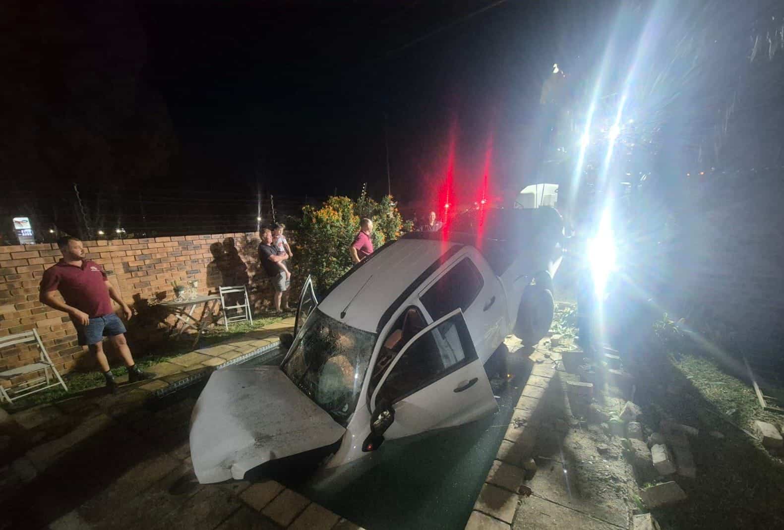 BREAKING: Alleged drunk driver takes a splash in tenant's pool | Lowvelder