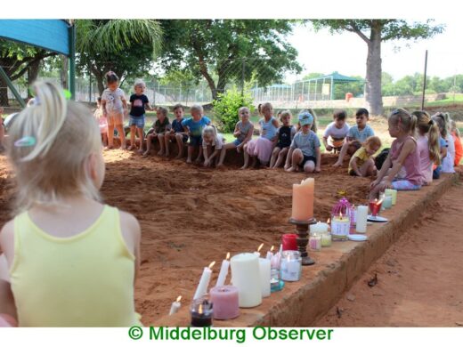 Kinders sing ‘My God is so Groot’ vir Willem se veilige terugkeer ...