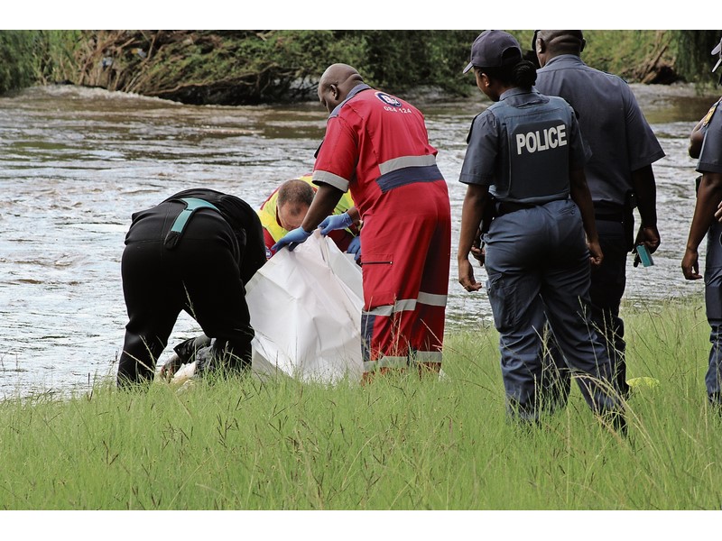 Eyewitness: Man’s body recovered from Klein Olifants River, dragged ...