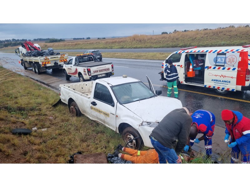 Vehicle overturns on N4 near Alzu Petroport | Middelburg Observer