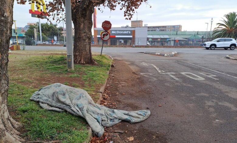 'Lifeless' bundle in Frame Street alive | Middelburg Observer
