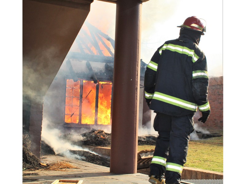 Oproep om gesin wat alles in huisbrand verloor het, te help ...
