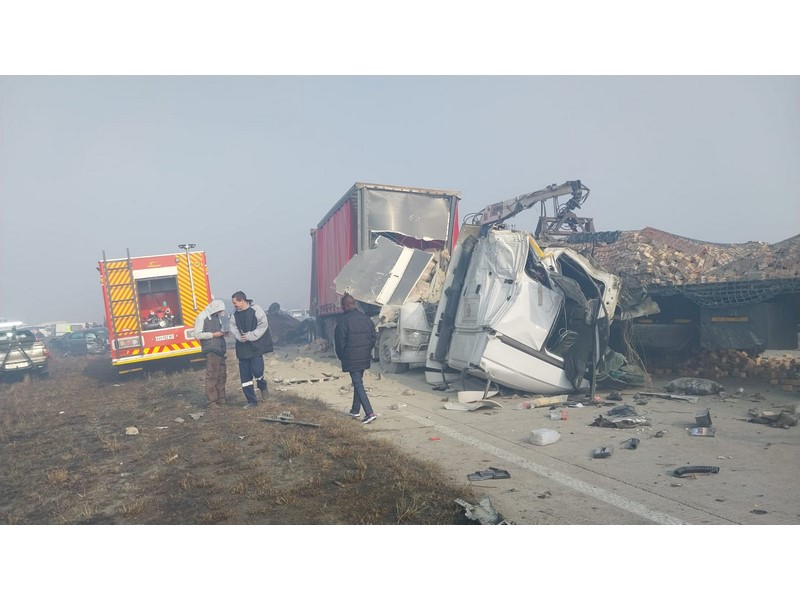 Video: Vasgekeerdes skreeu uit wrakke, dalk meer dood op N12 ...