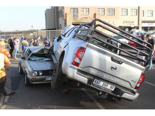 Bakkie crashes through fence, lands on two other cars at Alzu Feeds ...