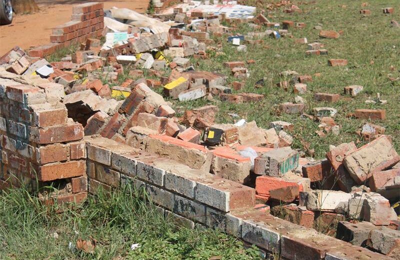 Rabie Ridge community urges the city to fix a fallen wall at Rabie ...