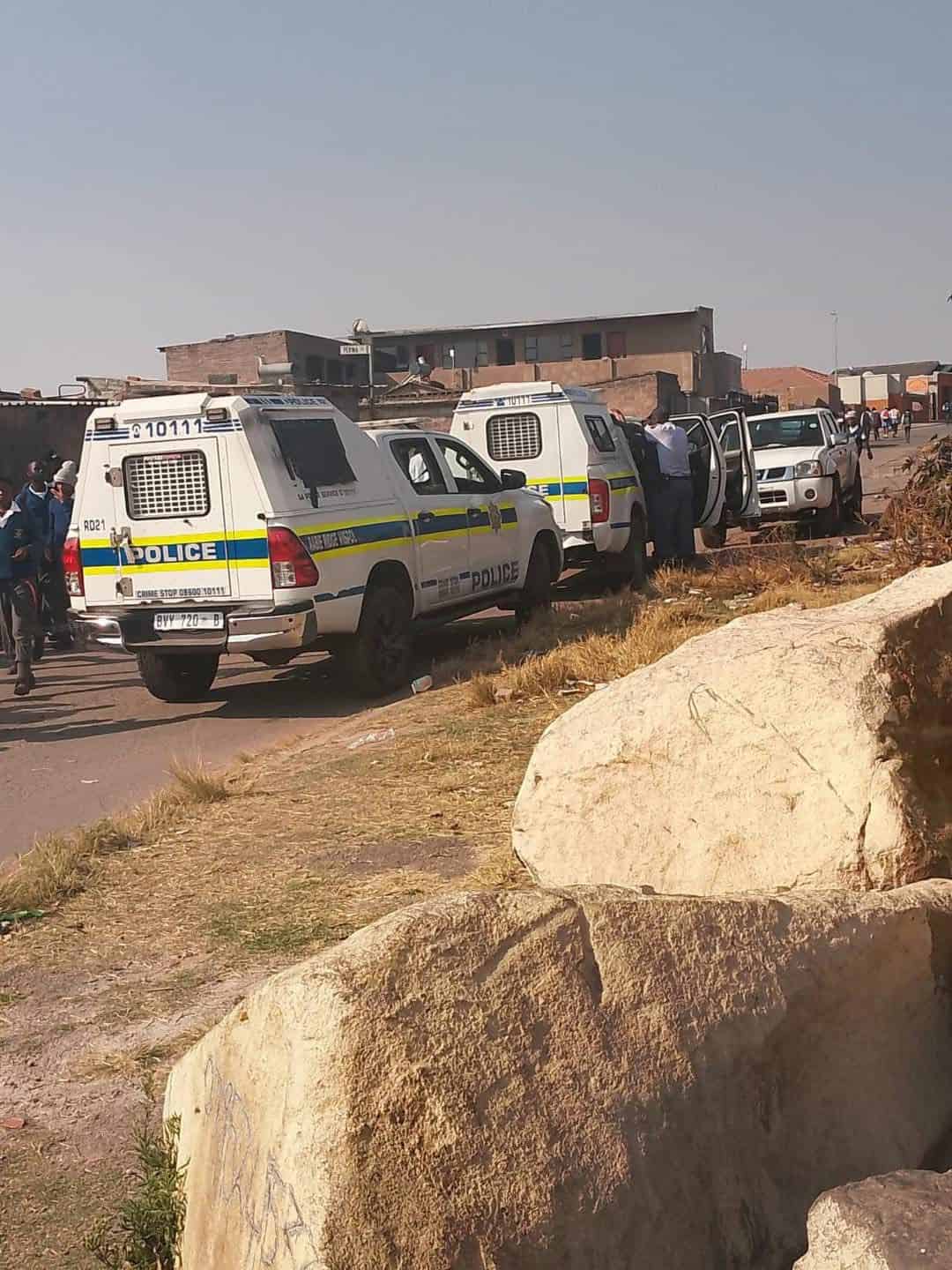 Suspect, who allegedly killed his girlfriend in Mayibuye, is still on ...