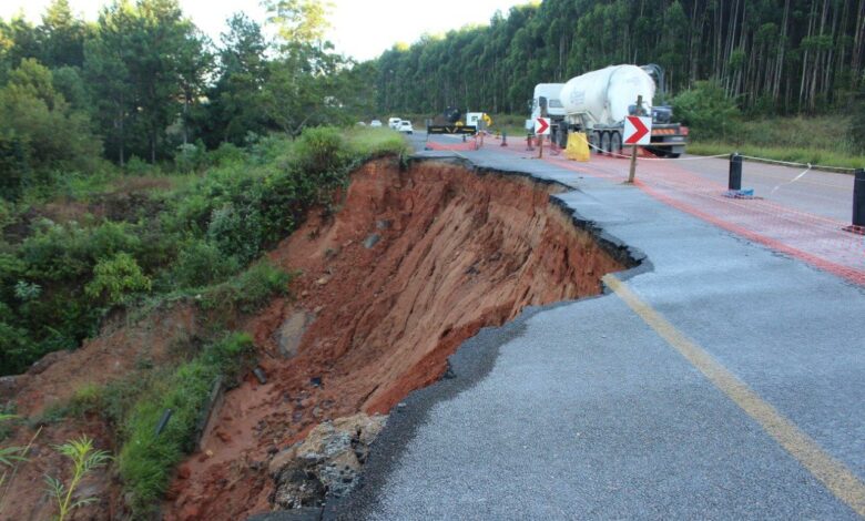 Still no sign of contractor on damaged section of busy R40 between ...