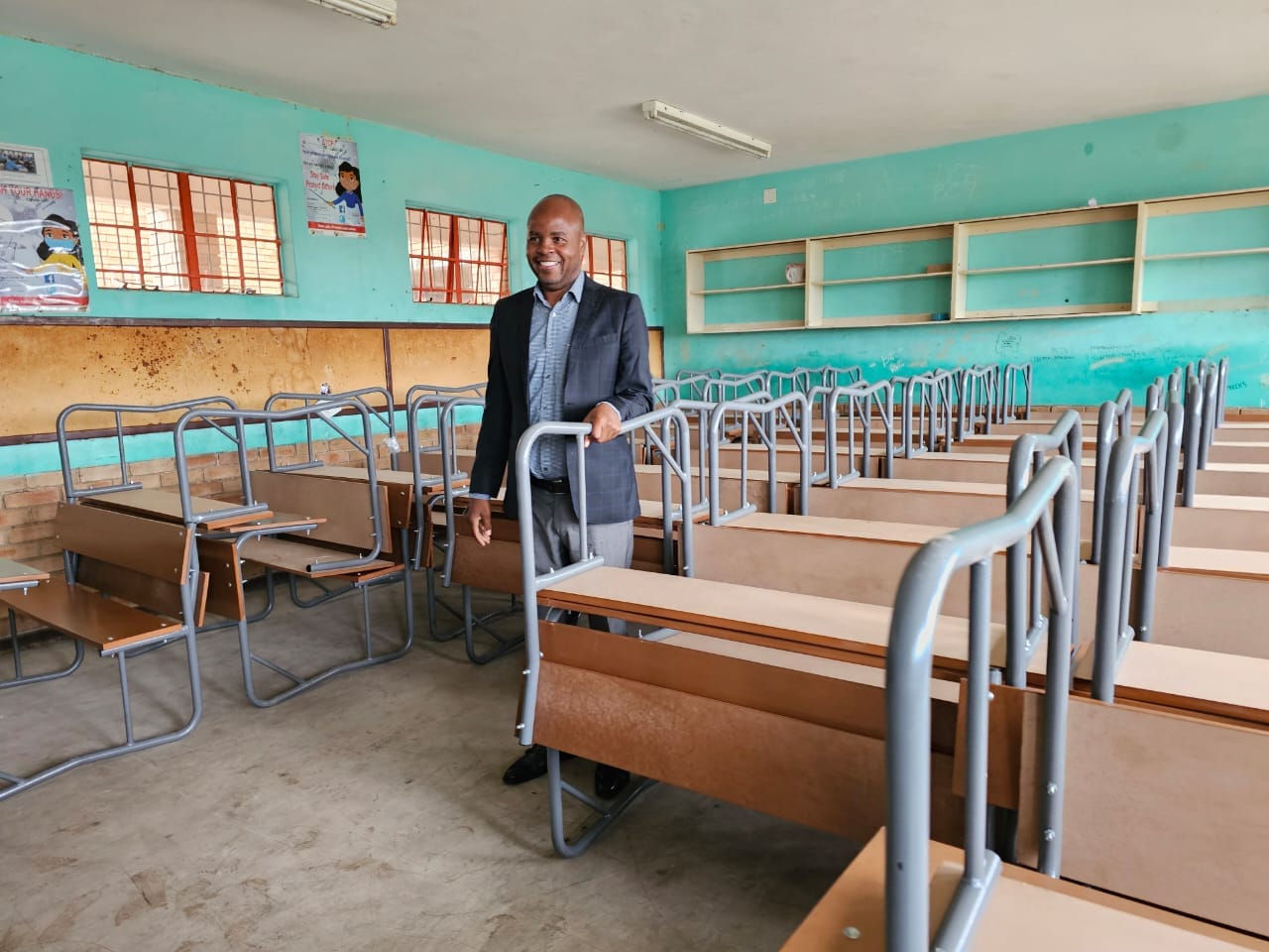 MEC for public works donates 100 desks to school in Mkhondo ...