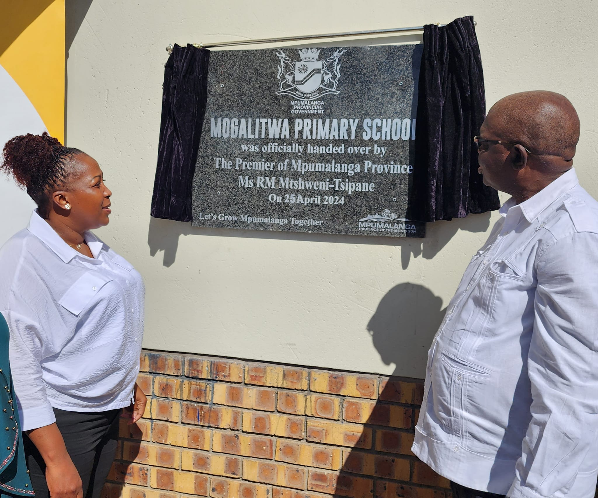 Mpumalanga premier and MEC for education officially hand over Mogalitwa ...