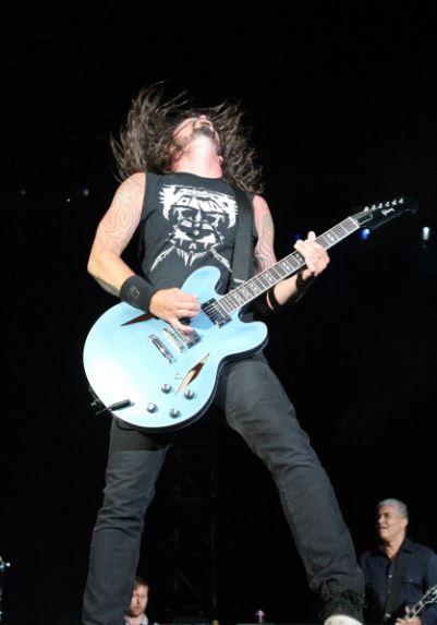 Fans frenzy for fantastic Foo Fighters | Network News