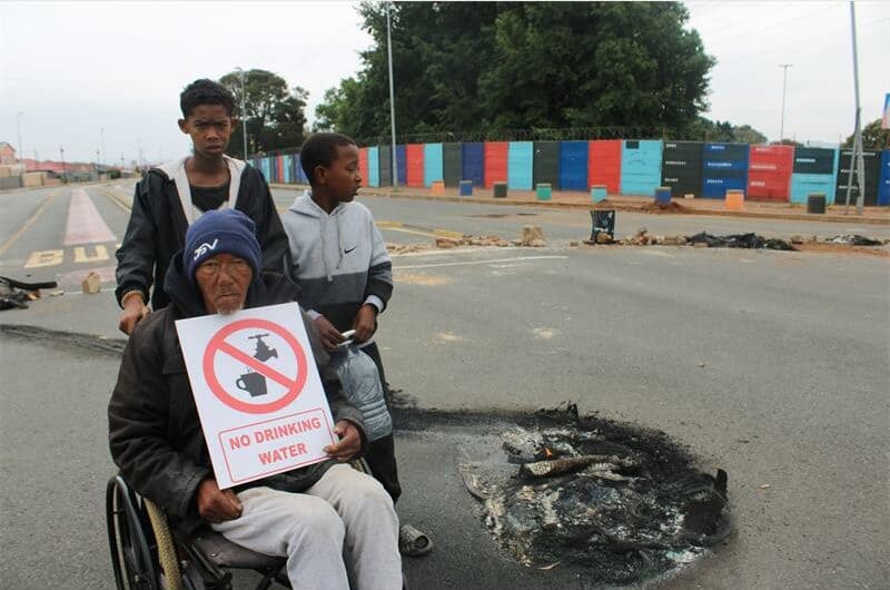 Coronationville residents rise up to battle the ongoing water crisis ...