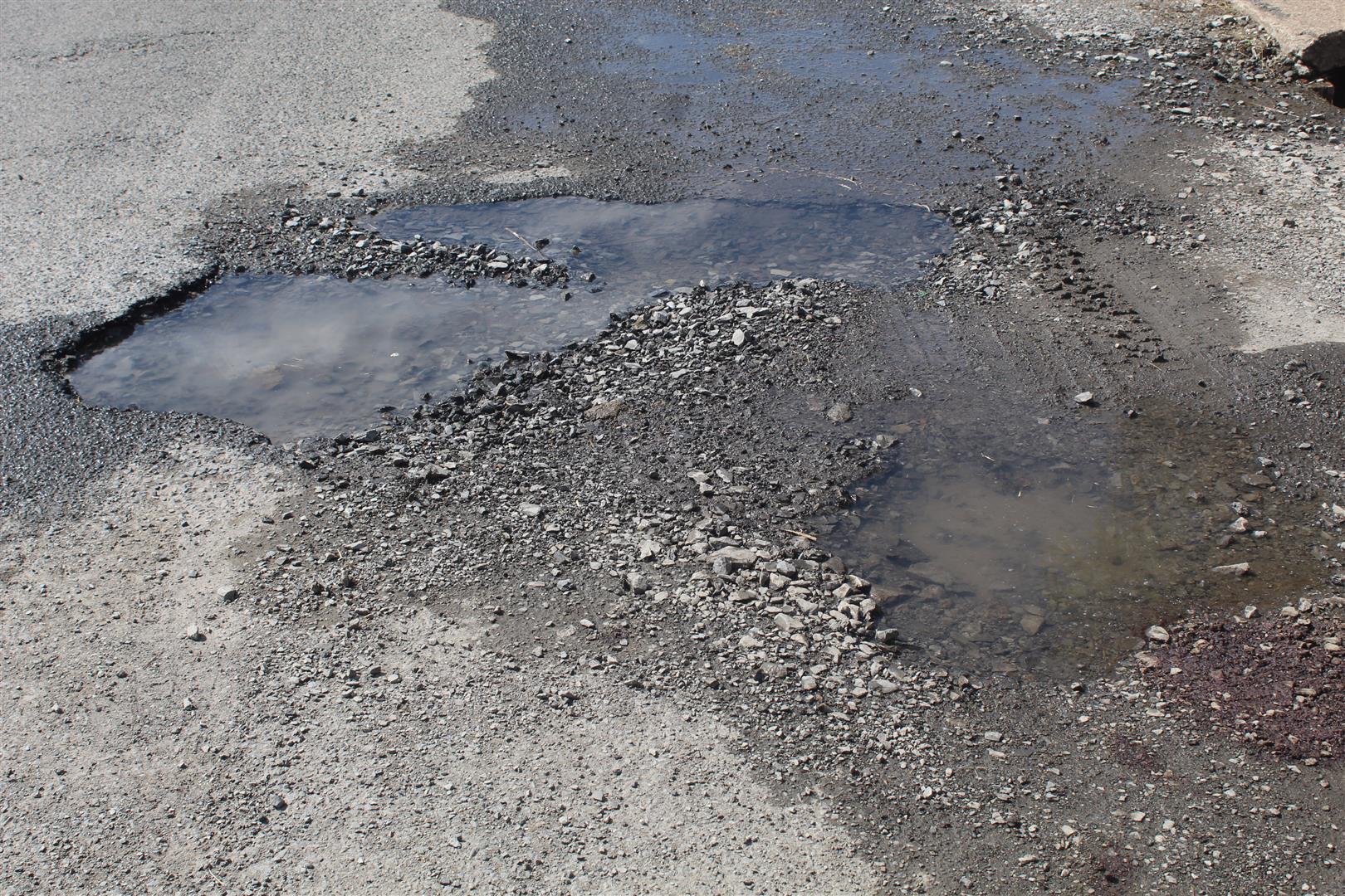Residents frustrated by multiple potholes in the road | Northern Natal News